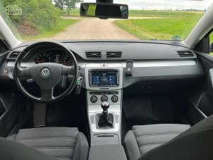 Black Volkswagen Passat 2009 in Marijampole, with an engine capacity of 1.80 L and mileage of 158 thousand km for 2650 €, photo 9 on AUTOMOTO.COM.LV