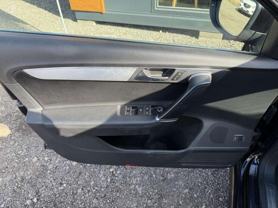 Melns Volkswagen Passat 2010 Kauņa, ar dzinēja tilpumu 2.00 L un nobraukumu 312 tūkst. km par 4150 €, foto 16 vietnē AUTOMOTO.COM.LV