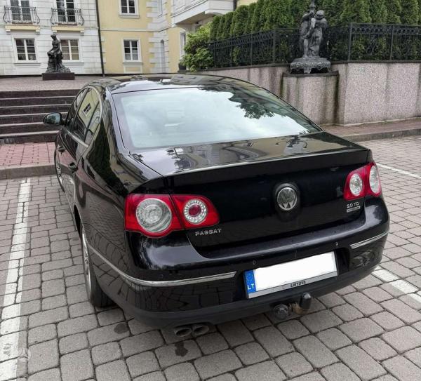 Volkswagen Passat 2010 in Vilnius on AUTOMOTO.COM.LV Black Volkswagen Passat 2010 in Vilnius, with an engine capacity of 1.97 L and mileage of 311 thousand km for 2650 €, photo 5 on AUTOMOTO.COM.LV