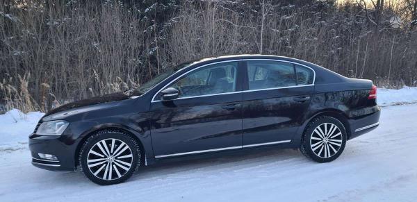 Black Volkswagen Passat 2011 in Siauliai, with an engine capacity of 1.97 L and mileage of 345 thousand km for 5650 €, photo 7 on AUTOMOTO.COM.LV