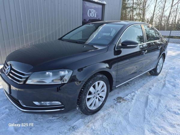 Black Volkswagen Passat 2011 in Taurage, with an engine capacity of 1.60 L and mileage of 241 thousand km for 4600 €, photo 1 on AUTOMOTO.COM.LV