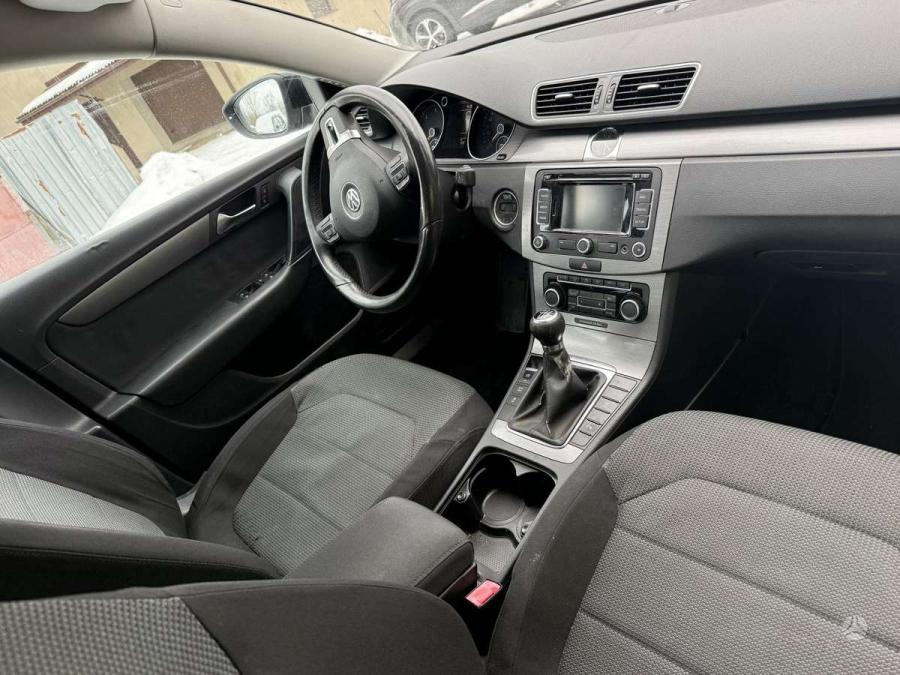 Melns Volkswagen Passat 2011 Kauņa, ar dzinēja tilpumu 1.97 L un nobraukumu 370 tūkst. km par 3200 €, foto 11 vietnē AUTOMOTO.COM.LV