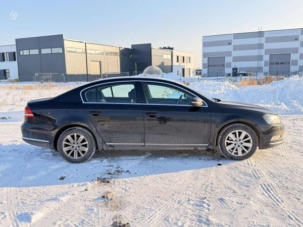 Black Volkswagen Passat 2011 in Kaunas, with an engine capacity of 1.80 L and mileage of 434 thousand km for 2900 €, photo 3 on AUTOMOTO.COM.LV