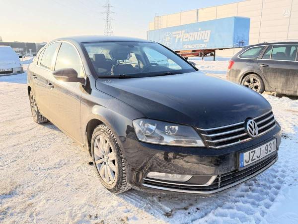 Black Volkswagen Passat 2011 in Kaunas, with an engine capacity of 1.80 L and mileage of 434 thousand km for 2900 €, photo 6 on AUTOMOTO.COM.LV