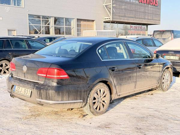 Black Volkswagen Passat 2011 in Kaunas, with an engine capacity of 1.80 L and mileage of 434 thousand km for 2900 €, photo 7 on AUTOMOTO.COM.LV