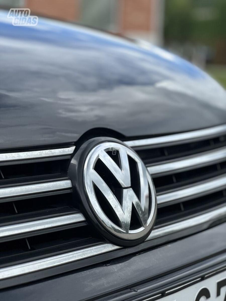 Black Volkswagen Passat 2011 in Vilnius, with an engine capacity of 1.80 L and mileage of 229 thousand km for 5700 €, photo 6 on AUTOMOTO.COM.LV