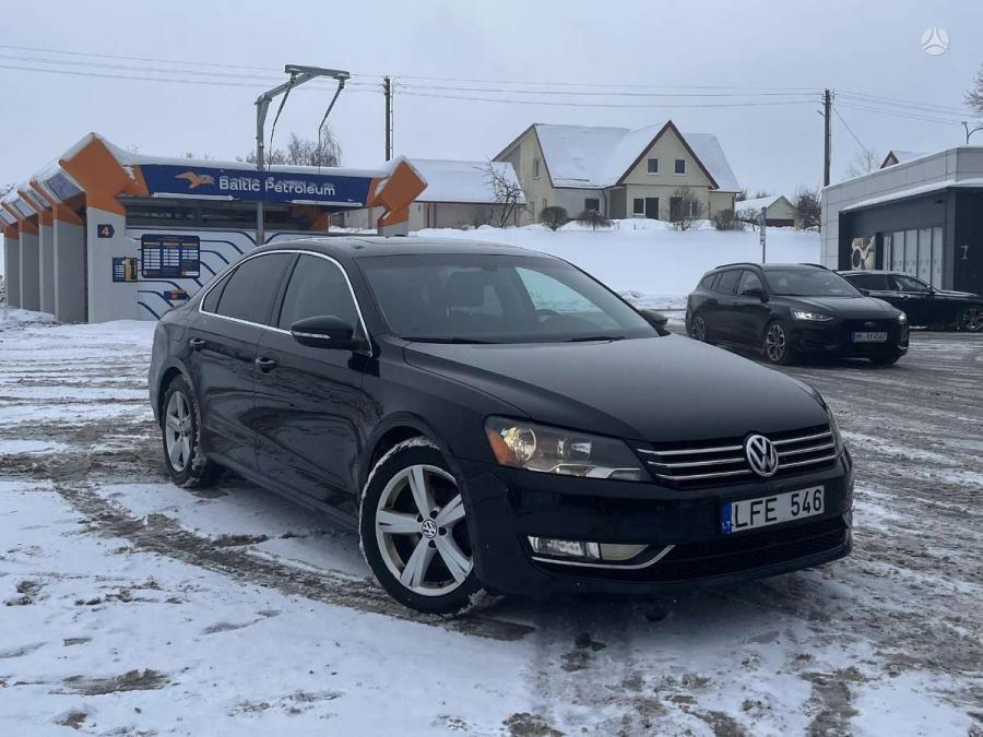 Black Volkswagen Passat 2012 in Vilnius, with an engine capacity of 2.48 L and mileage of 223 thousand km for 3750 €, photo 1 on AUTOMOTO.COM.LV
