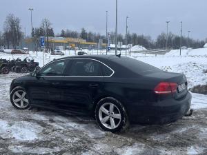 Black Volkswagen Passat 2012 in Vilnius, with an engine capacity of 2.48 L and mileage of 223 thousand km for 3750 €, photo 3 on AUTOMOTO.COM.LV