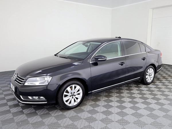 Black Volkswagen Passat 2012 in Tallinn, with an engine capacity of 1.80 L and mileage of 148 thousand km for 4199 €, photo 2 on AUTOMOTO.COM.LV
