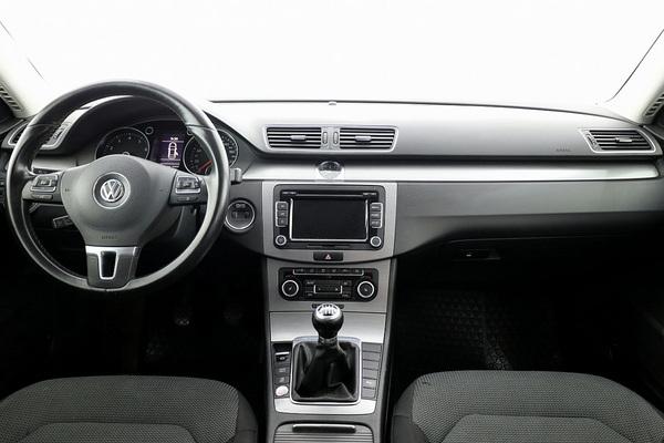Black Volkswagen Passat 2012 in Tallinn, with an engine capacity of 1.80 L and mileage of 148 thousand km for 4199 €, photo 5 on AUTOMOTO.COM.LV