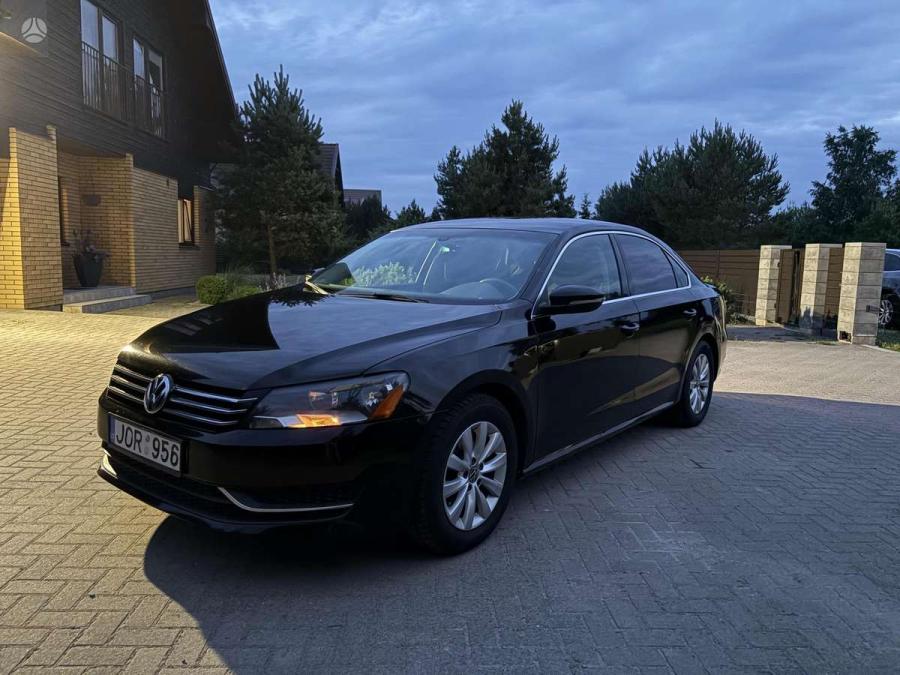 Black Volkswagen Passat 2012 in Klaipeda, with an engine capacity of 2.48 L and mileage of 298 thousand km for 3990 €, photo 1 on AUTOMOTO.COM.LV