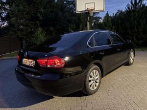 Black Volkswagen Passat 2012 in Klaipeda, with an engine capacity of 2.48 L and mileage of 298 thousand km for 3990 €, photo 6 on AUTOMOTO.COM.LV