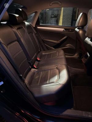 Black Volkswagen Passat 2012 in Klaipeda, with an engine capacity of 2.48 L and mileage of 298 thousand km for 3990 €, photo 13 on AUTOMOTO.COM.LV
