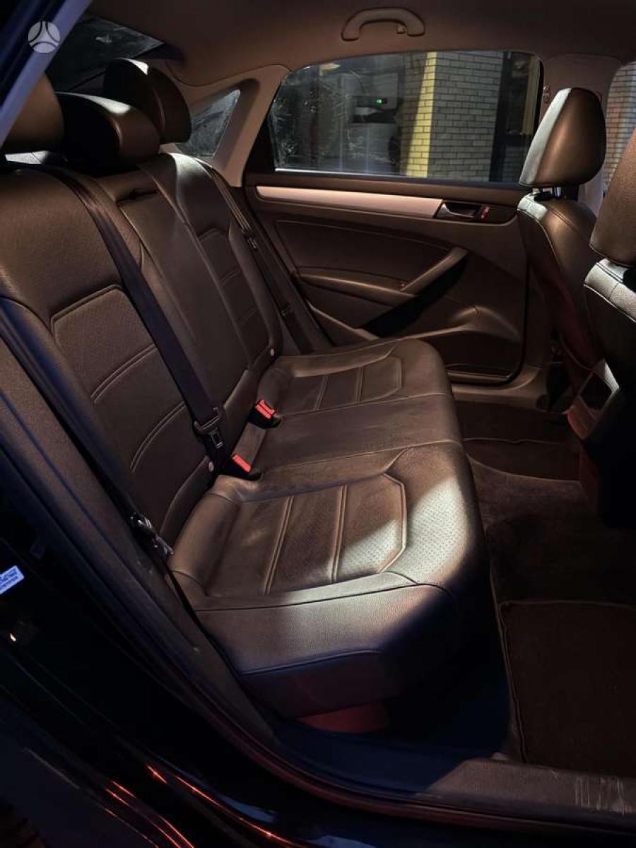 Black Volkswagen Passat 2012 in Klaipeda, with an engine capacity of 2.48 L and mileage of 298 thousand km for 3990 €, photo 13 on AUTOMOTO.COM.LV