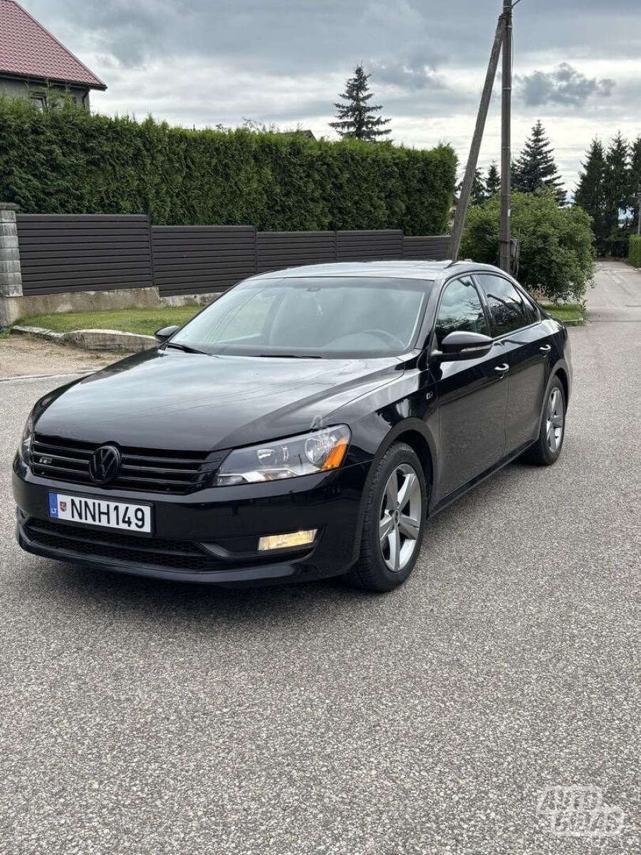 Black Volkswagen Passat 2012 in Vilnius, with an engine capacity of 2.50 L and mileage of 199 thousand km for 5699 €, photo 3 on AUTOMOTO.COM.LV