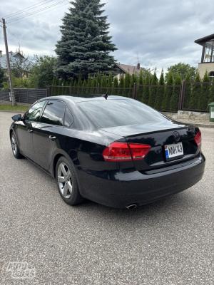 Black Volkswagen Passat 2012 in Vilnius, with an engine capacity of 2.50 L and mileage of 199 thousand km for 5699 €, photo 7 on AUTOMOTO.COM.LV