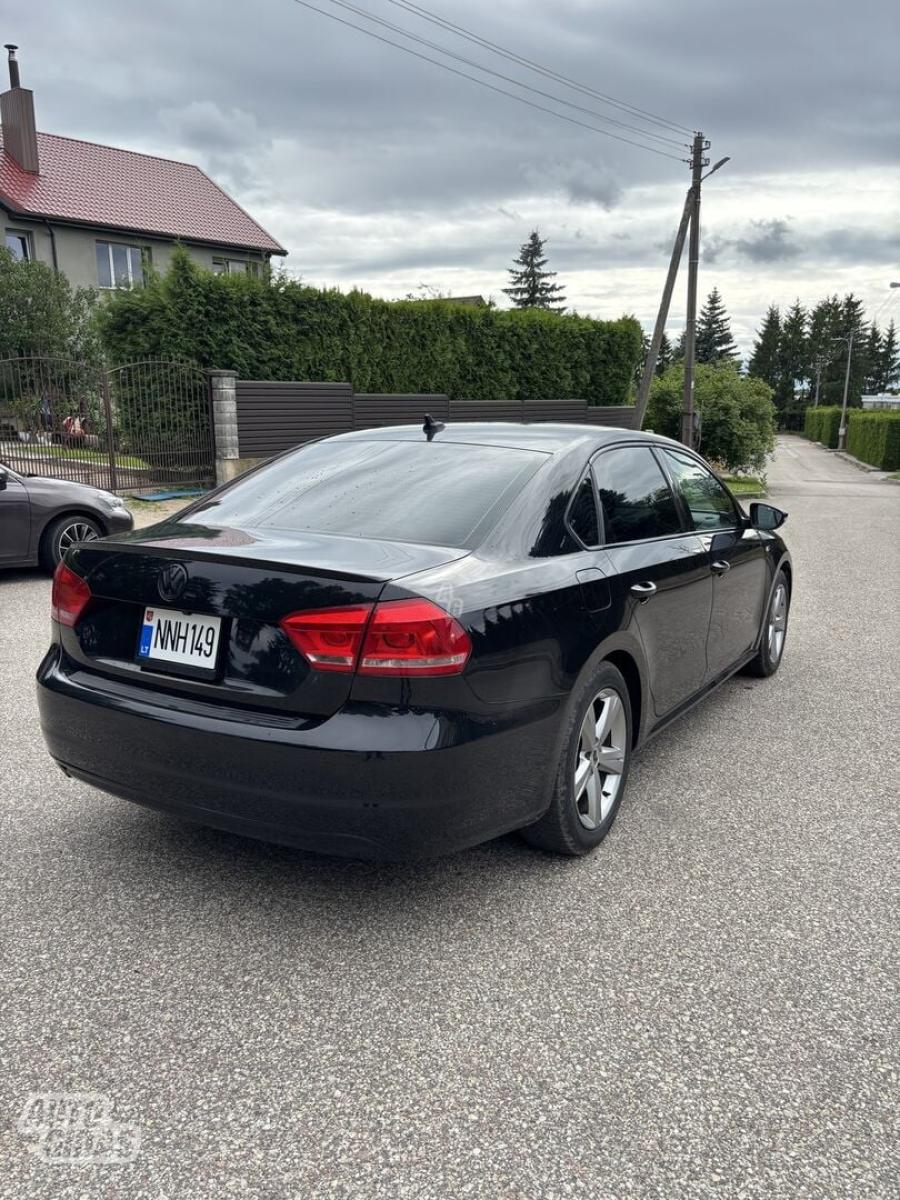 Black Volkswagen Passat 2012 in Vilnius, with an engine capacity of 2.50 L and mileage of 199 thousand km for 5699 €, photo 8 on AUTOMOTO.COM.LV