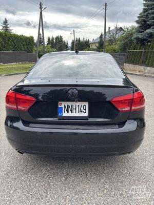 Black Volkswagen Passat 2012 in Vilnius, with an engine capacity of 2.50 L and mileage of 199 thousand km for 5699 €, photo 9 on AUTOMOTO.COM.LV