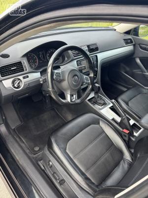 Black Volkswagen Passat 2012 in Vilnius, with an engine capacity of 2.50 L and mileage of 199 thousand km for 5699 €, photo 10 on AUTOMOTO.COM.LV