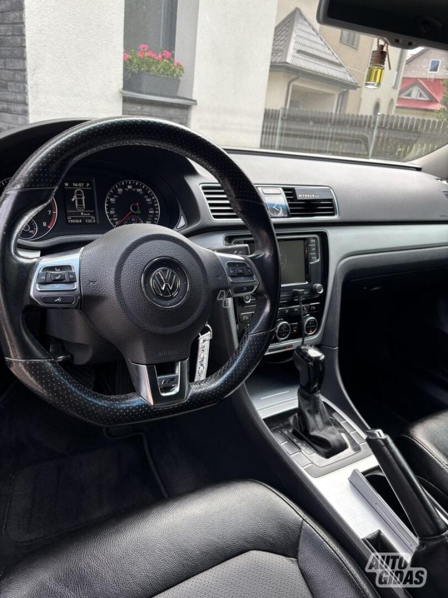 Black Volkswagen Passat 2012 in Vilnius, with an engine capacity of 2.50 L and mileage of 199 thousand km for 5699 €, photo 11 on AUTOMOTO.COM.LV