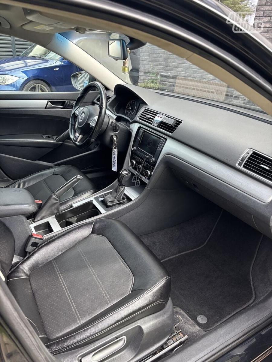 Black Volkswagen Passat 2012 in Vilnius, with an engine capacity of 2.50 L and mileage of 199 thousand km for 5699 €, photo 15 on AUTOMOTO.COM.LV