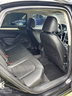 Black Volkswagen Passat 2012 in Vilnius, with an engine capacity of 2.50 L and mileage of 199 thousand km for 5699 €, photo 17 on AUTOMOTO.COM.LV