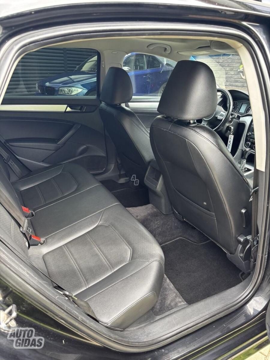 Black Volkswagen Passat 2012 in Vilnius, with an engine capacity of 2.50 L and mileage of 199 thousand km for 5699 €, photo 17 on AUTOMOTO.COM.LV