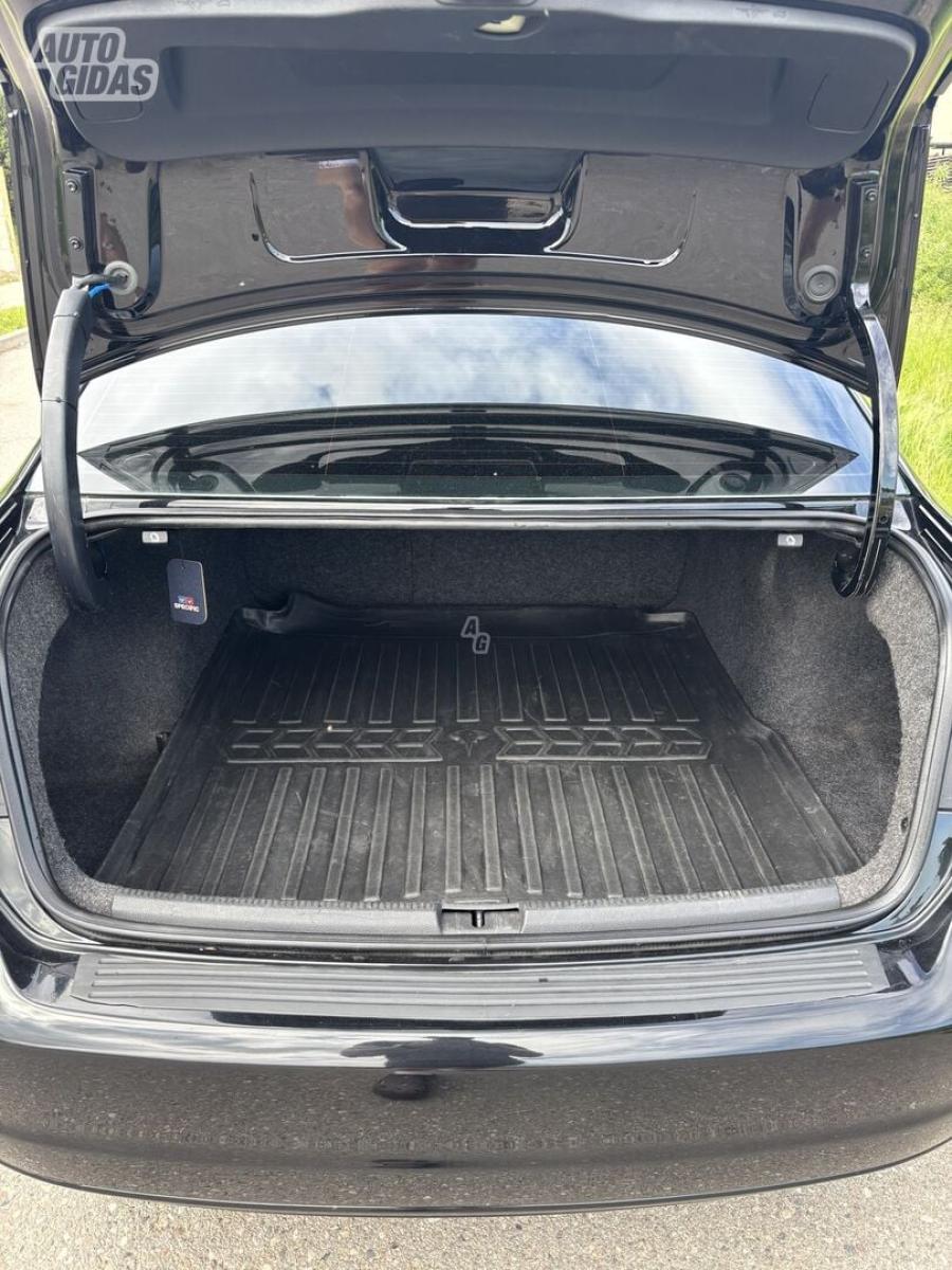 Black Volkswagen Passat 2012 in Vilnius, with an engine capacity of 2.50 L and mileage of 199 thousand km for 5699 €, photo 19 on AUTOMOTO.COM.LV
