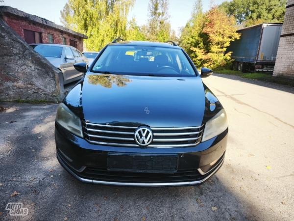 Volkswagen Passat 2012 in Kaunas on AUTOMOTO.COM.LV Black Volkswagen Passat 2012 in Kaunas, with an engine capacity of 2.00 L and mileage of 183 thousand km for 4150 €, photo 4 on AUTOMOTO.COM.LV