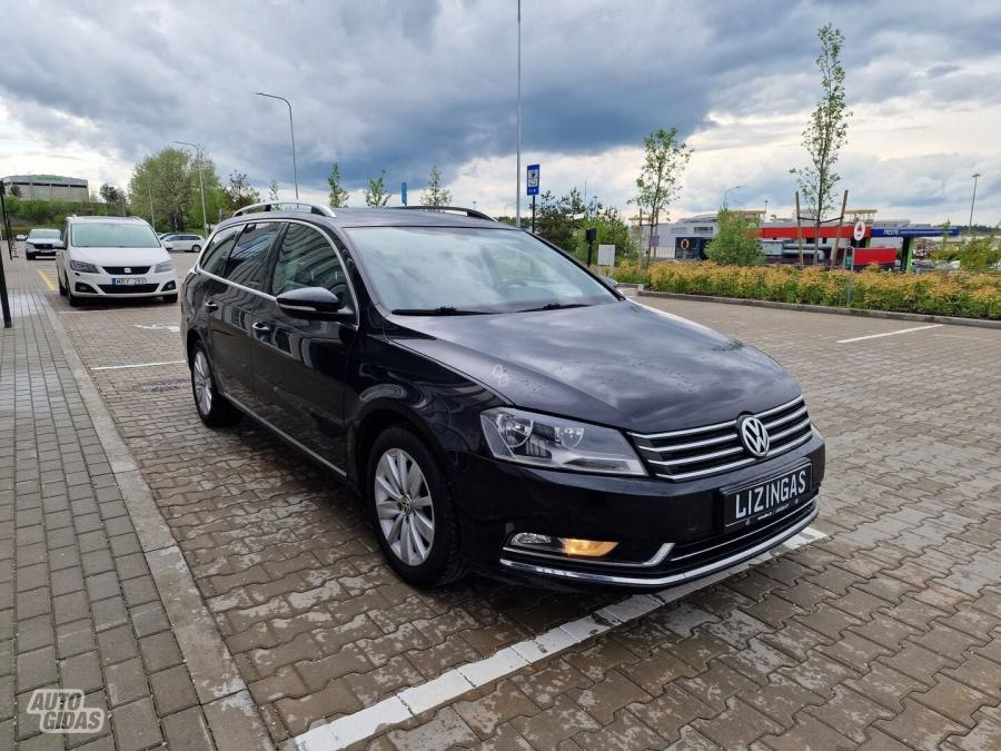 Black Volkswagen Passat 2013 in Vilnius, with an engine capacity of 1.60 L and mileage of 230 thousand km for 6399 €, photo 4 on AUTOMOTO.COM.LV