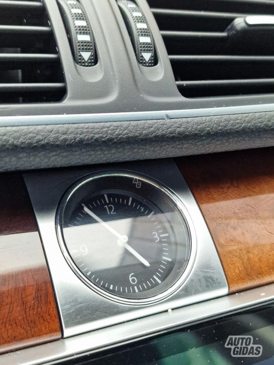 Black Volkswagen Passat 2013 in Vilnius, with an engine capacity of 1.60 L and mileage of 230 thousand km for 6399 €, photo 14 on AUTOMOTO.COM.LV