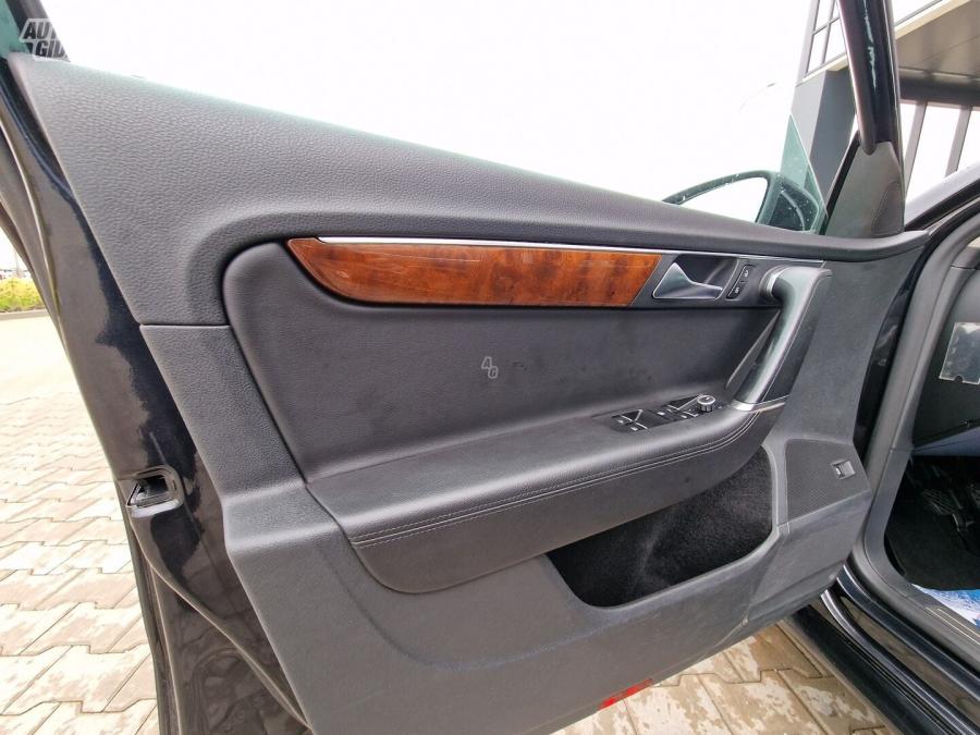 Black Volkswagen Passat 2013 in Vilnius, with an engine capacity of 1.60 L and mileage of 230 thousand km for 6399 €, photo 21 on AUTOMOTO.COM.LV