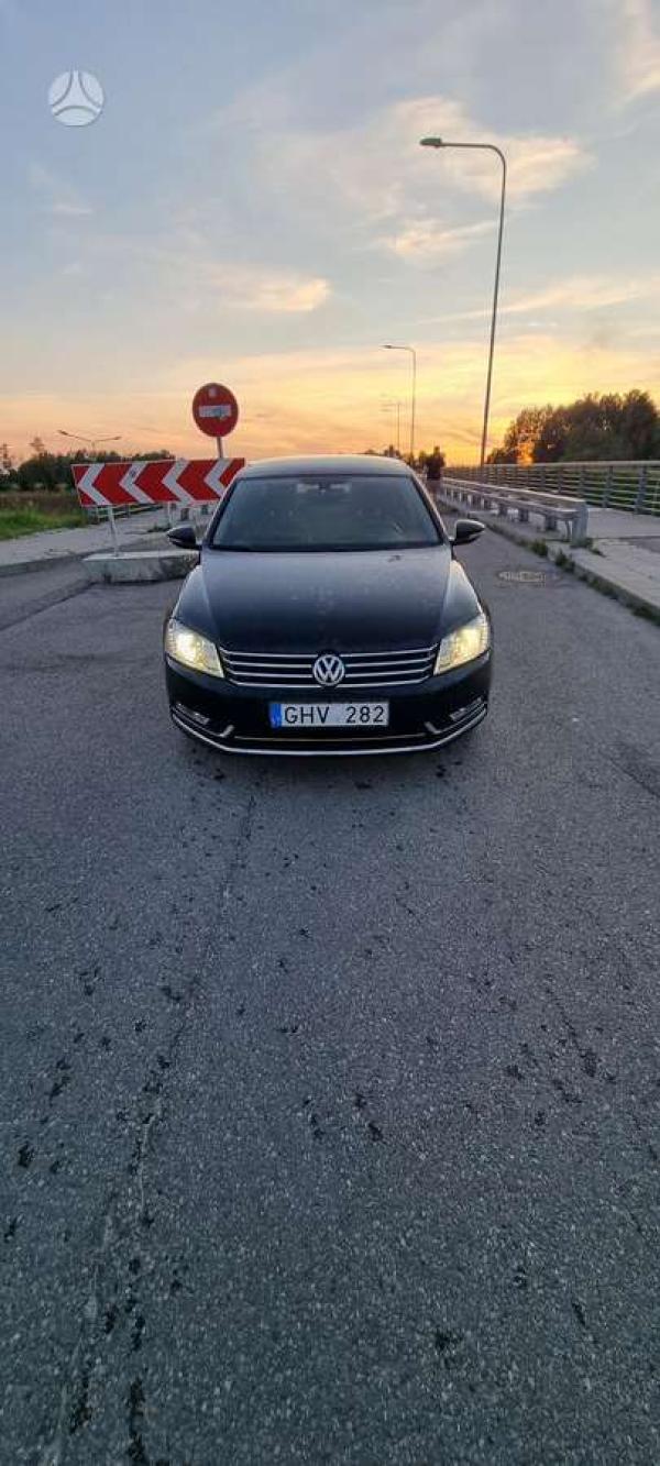 Melns Volkswagen Passat 2013 Viļņa, ar dzinēja tilpumu 1.39 L un nobraukumu 311 tūkst. km par 4800 €, foto 1 vietnē AUTOMOTO.COM.LV