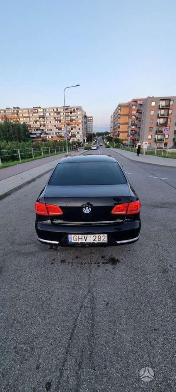 Melns Volkswagen Passat 2013 Viļņa, ar dzinēja tilpumu 1.39 L un nobraukumu 311 tūkst. km par 4800 €, foto 2 vietnē AUTOMOTO.COM.LV