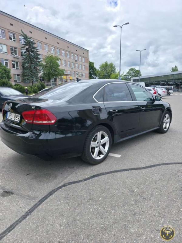 Melns Volkswagen Passat 2013 Viļņa, ar dzinēja tilpumu 2.50 L un nobraukumu 412 tūkst. km par 3900 €, foto 4 vietnē AUTOMOTO.COM.LV