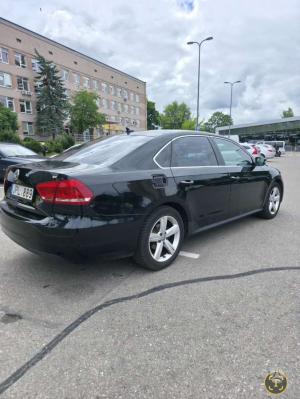 Melns Volkswagen Passat 2013 Viļņa, ar dzinēja tilpumu 2.50 L un nobraukumu 412 tūkst. km par 3900 €, foto 5 vietnē AUTOMOTO.COM.LV