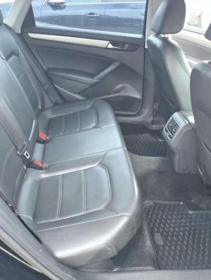Melns Volkswagen Passat 2013 Viļņa, ar dzinēja tilpumu 2.50 L un nobraukumu 412 tūkst. km par 3900 €, foto 13 vietnē AUTOMOTO.COM.LV