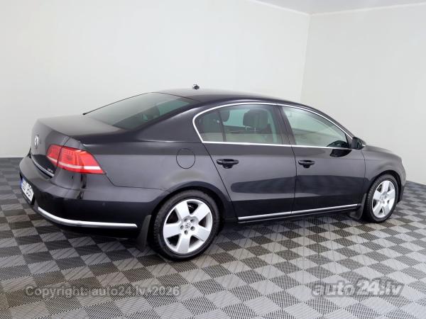 Black Volkswagen Passat 2013 in Tallinn, with an engine capacity of 2.00 L and mileage of 229 thousand km for 3199 €, photo 3 on AUTOMOTO.COM.LV