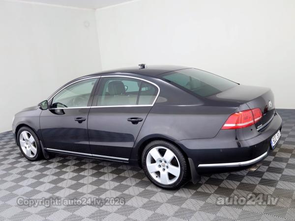 Black Volkswagen Passat 2013 in Tallinn, with an engine capacity of 2.00 L and mileage of 229 thousand km for 3199 €, photo 4 on AUTOMOTO.COM.LV