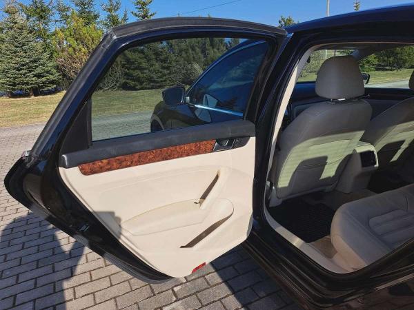 Black Volkswagen Passat 2013 in Vilnius, with an engine capacity of 1.97 L and mileage of 315 thousand km for 5700 €, photo 5 on AUTOMOTO.COM.LV