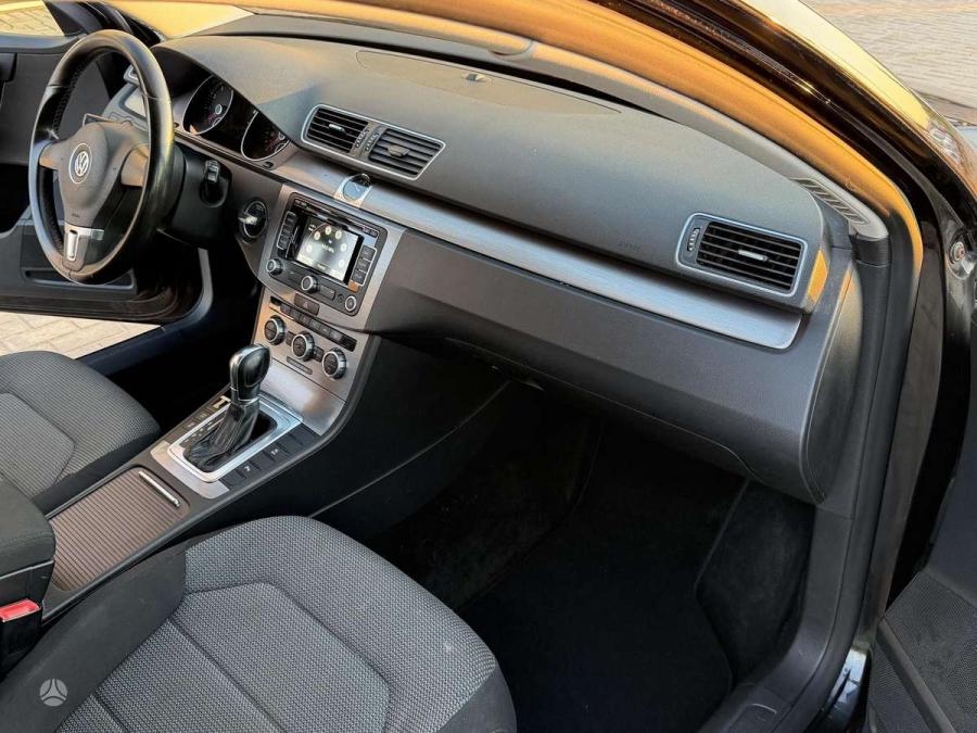 Melns Volkswagen Passat 2013 Viļņa, ar dzinēja tilpumu 1.39 L un nobraukumu 205 tūkst. km par 2450 €, foto 16 vietnē AUTOMOTO.COM.LV