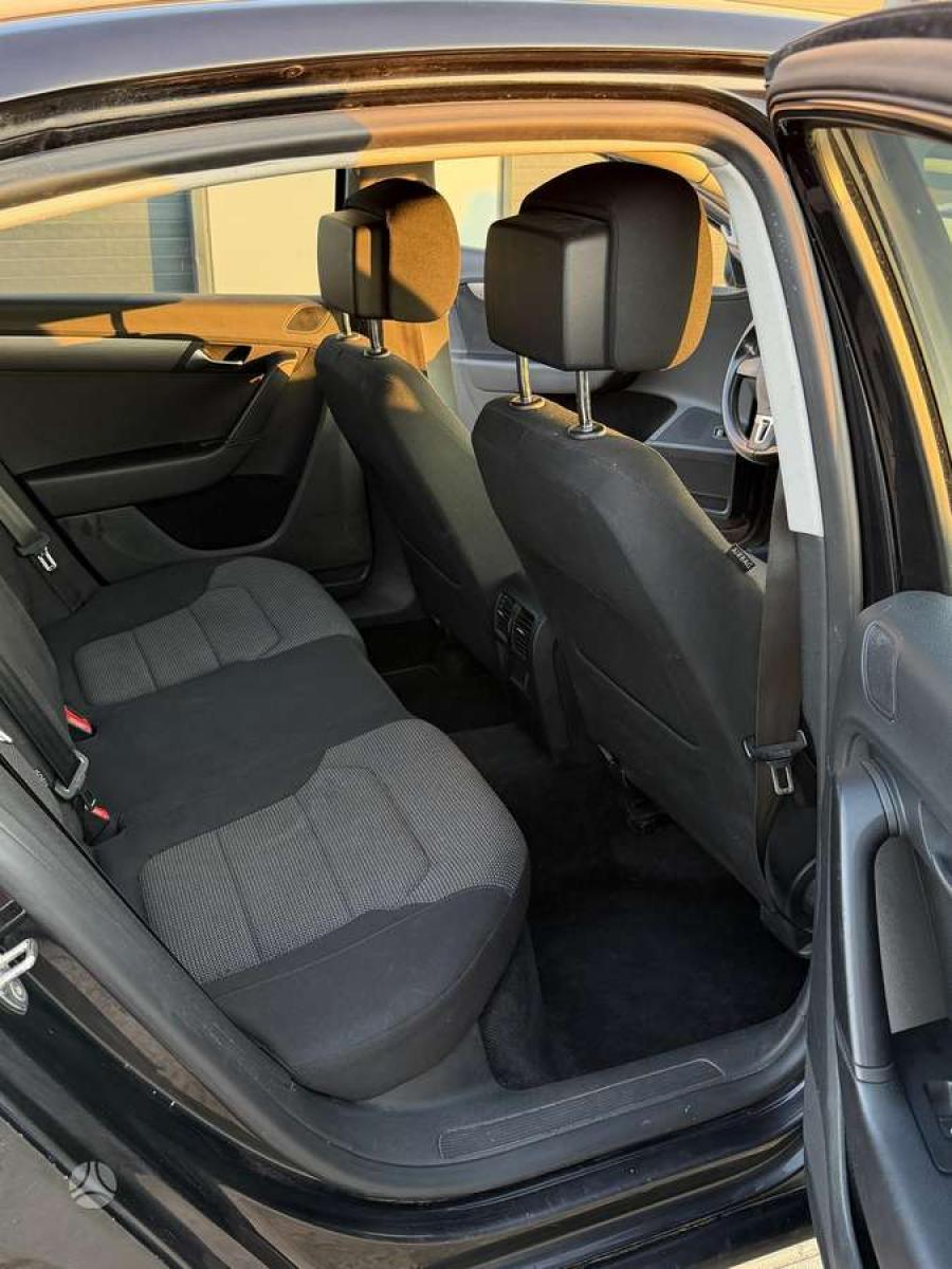 Melns Volkswagen Passat 2013 Viļņa, ar dzinēja tilpumu 1.39 L un nobraukumu 205 tūkst. km par 2450 €, foto 18 vietnē AUTOMOTO.COM.LV