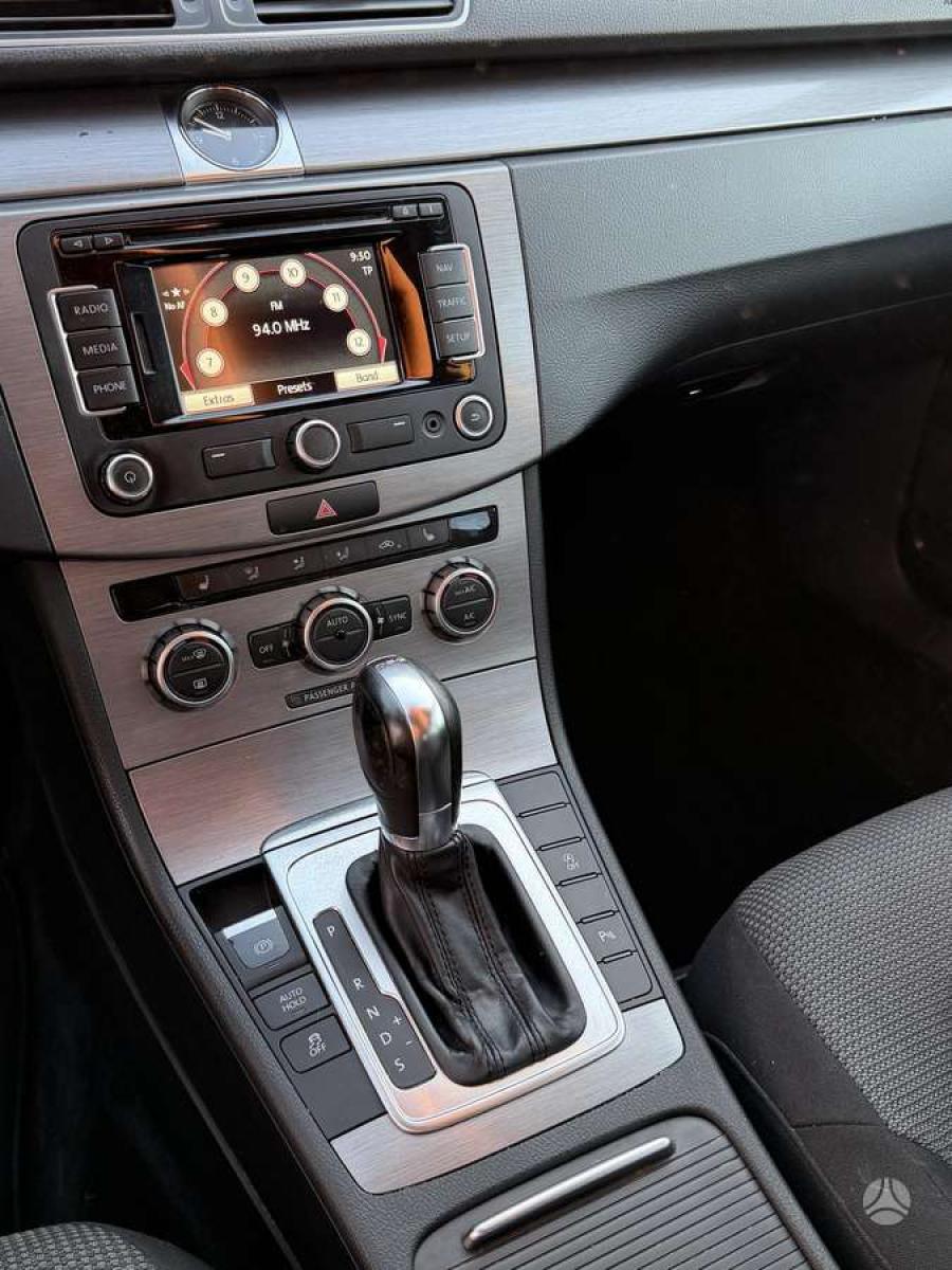 Melns Volkswagen Passat 2013 Viļņa, ar dzinēja tilpumu 1.39 L un nobraukumu 205 tūkst. km par 2450 €, foto 19 vietnē AUTOMOTO.COM.LV