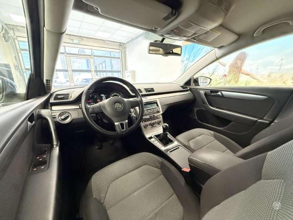 Melns Volkswagen Passat 2014 Kauņa, ar dzinēja tilpumu 1.97 L un nobraukumu 163 tūkst. km par 7700 €, foto 7 vietnē AUTOMOTO.COM.LV