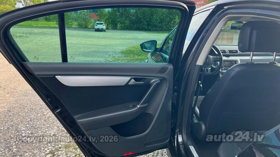 Black Volkswagen Passat 2014 in Tallinn, with an engine capacity of 1.40 L and mileage of 96 thousand km for 9999 €, photo 15 on AUTOMOTO.COM.LV