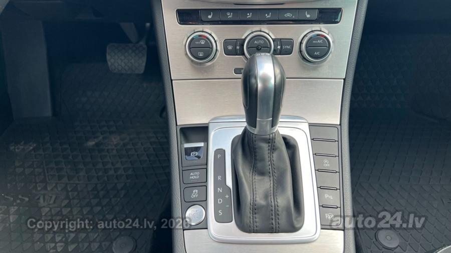 Black Volkswagen Passat 2014 in Tallinn, with an engine capacity of 1.40 L and mileage of 96 thousand km for 9999 €, photo 19 on AUTOMOTO.COM.LV