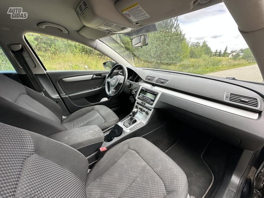 Black Volkswagen Passat 2014 in Vilnius, with an engine capacity of 1.40 L and mileage of 295 thousand km for 3700 €, photo 9 on AUTOMOTO.COM.LV