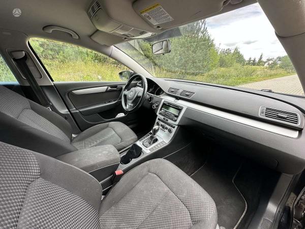 Black Volkswagen Passat 2014 in Vilnius, with an engine capacity of 1.39 L and mileage of 295 thousand km for 3700 €, photo 7 on AUTOMOTO.COM.LV