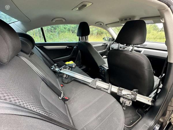 Black Volkswagen Passat 2014 in Vilnius, with an engine capacity of 1.39 L and mileage of 295 thousand km for 3700 €, photo 9 on AUTOMOTO.COM.LV