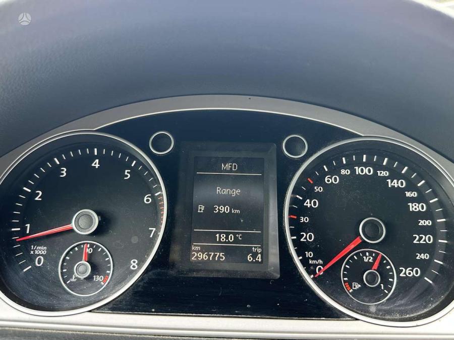 Melns Volkswagen Passat 2014 Viļņa, ar dzinēja tilpumu 1.39 L un nobraukumu 295 tūkst. km par 3700 €, foto 12 vietnē AUTOMOTO.COM.LV